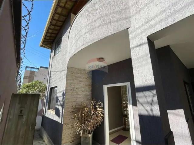Casa / Sobrado para Venda em Conselheiro Lafaiete/MG Albertina 4 Quartos