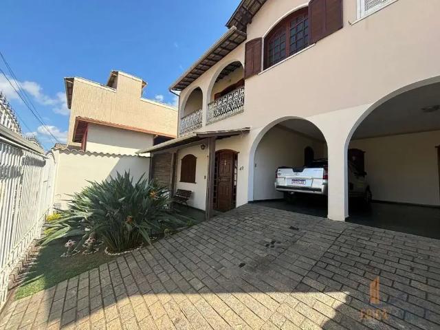 Casa / Sobrado para Venda em Conselheiro Lafaiete/MG Queluz 4 Quartos