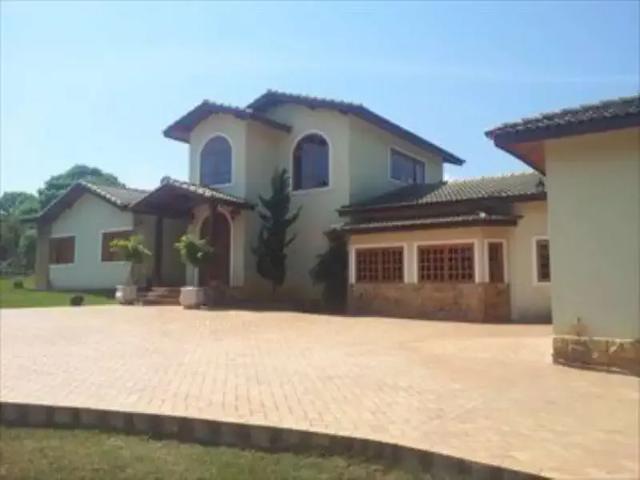 Casa / Sobrado para Venda em Cotia/SP Caucaia do Alto 4 Quartos