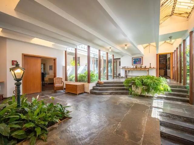 Casa / Sobrado para Venda em Cotia/SP Chácara Eliana 5 Quartos