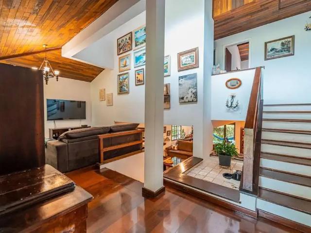 Casa / Sobrado para Venda em Cotia/SP Granja Viana 4 Quartos