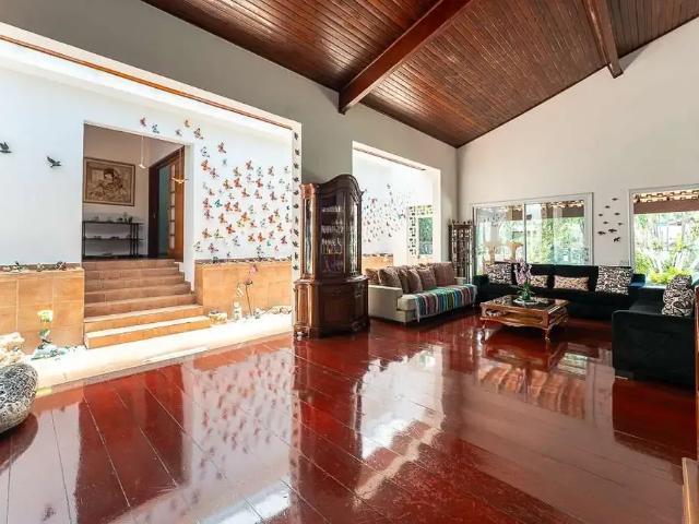 Casa / Sobrado para Venda em Cotia/SP Granja Viana 6 Quartos