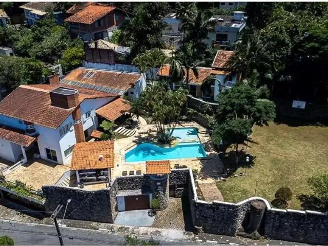 Casa / Sobrado para Venda em Cotia/SP Granja Viana 6 Quartos