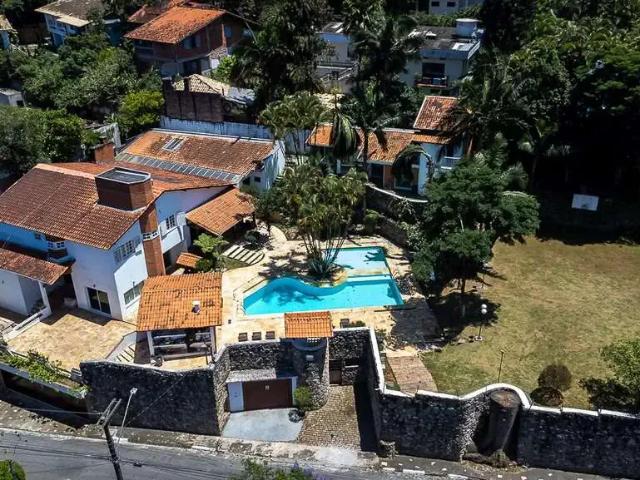 Casa / Sobrado para Venda em Cotia/SP Granja Viana 6 Quartos