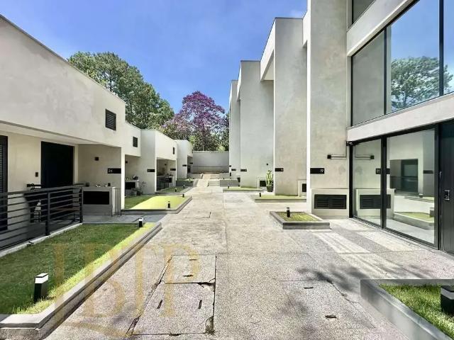 Casa / Sobrado para Venda em Cotia/SP Granja Viana 2 Quartos