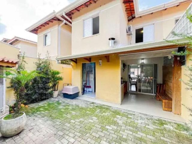 Casa / Sobrado para Venda em Cotia/SP Jardim Petrópolis 3 Quartos