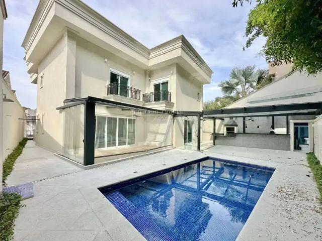 Casa / Sobrado para Venda em Cotia/SP São Paulo II 4 Quartos
