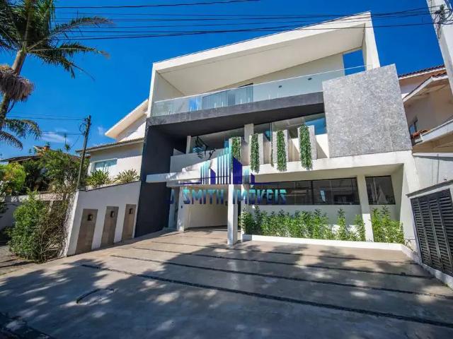 Casa / Sobrado para Venda em Cotia/SP São Paulo II 6 Quartos