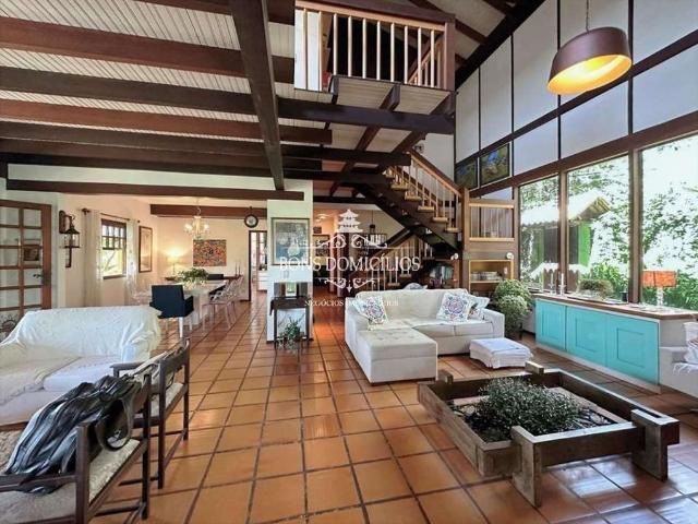 Casa / Sobrado para Venda em Cotia/SP Vila Santo Antônio 4 Quartos