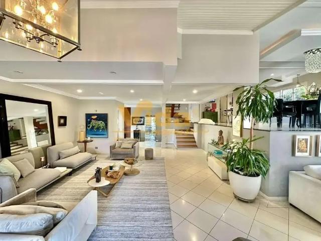 Casa / Sobrado para Venda em Cotia/SP Vila Santo Antônio 4 Quartos