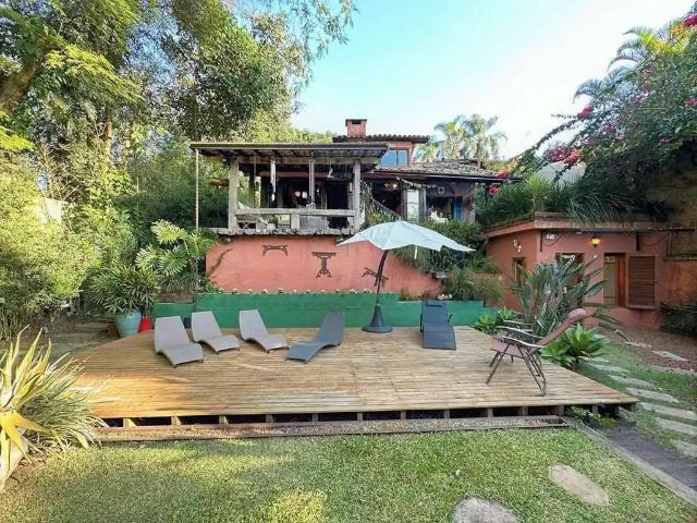 Casa / Sobrado para Venda em Cotia/SP Vila Santo Antônio 5 Quartos