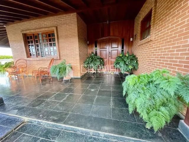 Casa / Sobrado para Venda em Cravinhos/SP Centro 3 Quartos