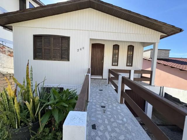 Casa / Sobrado para Venda em Criciúma/SC Centro 4 Quartos