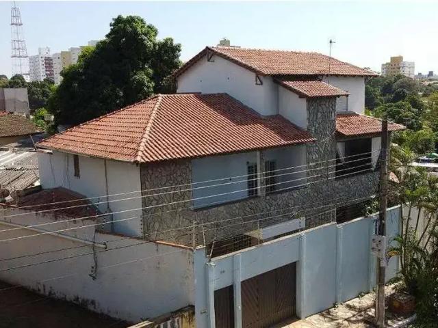 Casa / Sobrado para Venda em Cuiabá/MT Araés 6 Quartos