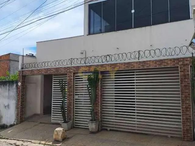 Casa / Sobrado para Venda em Cuiabá/MT Canjica 4 Quartos