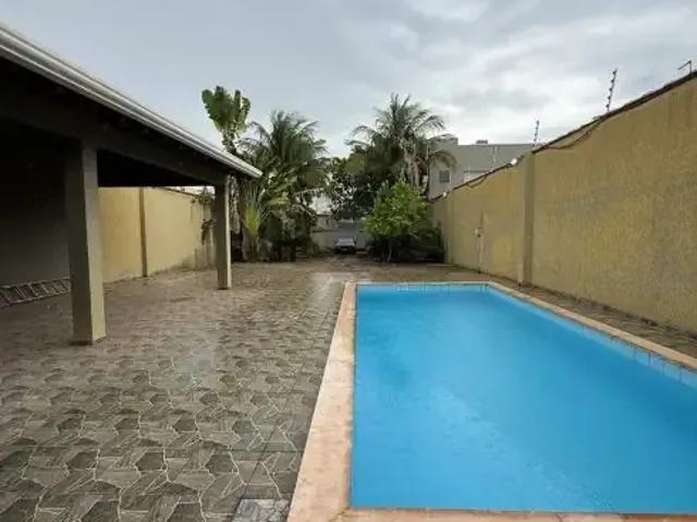 Casa / Sobrado para Venda em Cuiabá/MT Jardim Cuiabá 4 Quartos