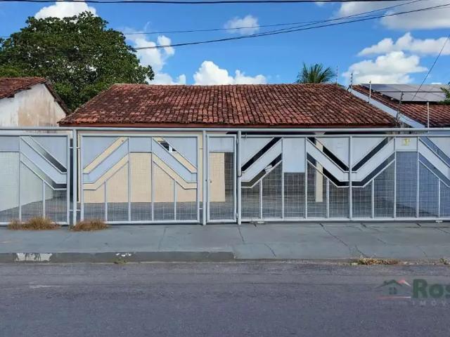 Casa / Sobrado para Venda em Cuiabá/MT Jardim das Palmeiras 3 Quartos