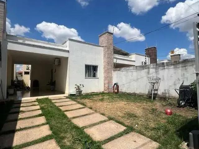 Casa / Sobrado para Venda em Cuiabá/MT Jardim das Palmeiras 3 Quartos