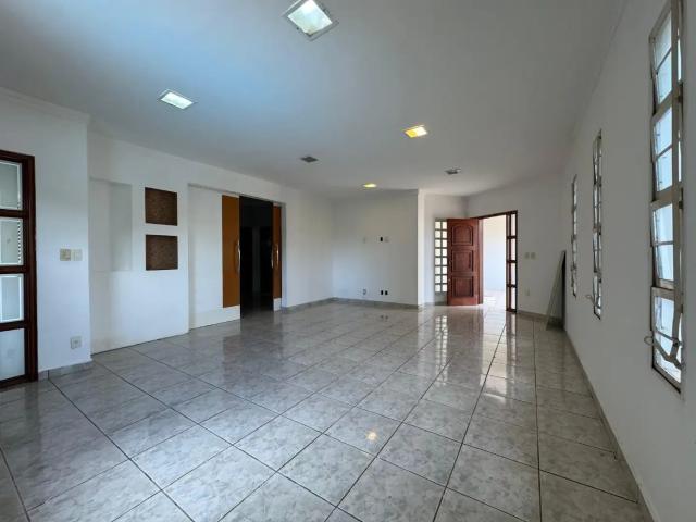 Casa / Sobrado para Venda em Cuiabá/MT Jardim Shangri La