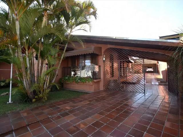 Casa / Sobrado para Venda em Curitiba/PR Novo Mundo 3 Quartos