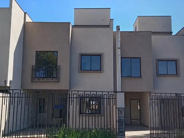 Casa / Sobrado para Venda em Curitiba/PR Novo Mundo 3 Quartos