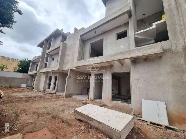 Casa / Sobrado para Venda em Curitiba/PR Novo Mundo 3 Quartos