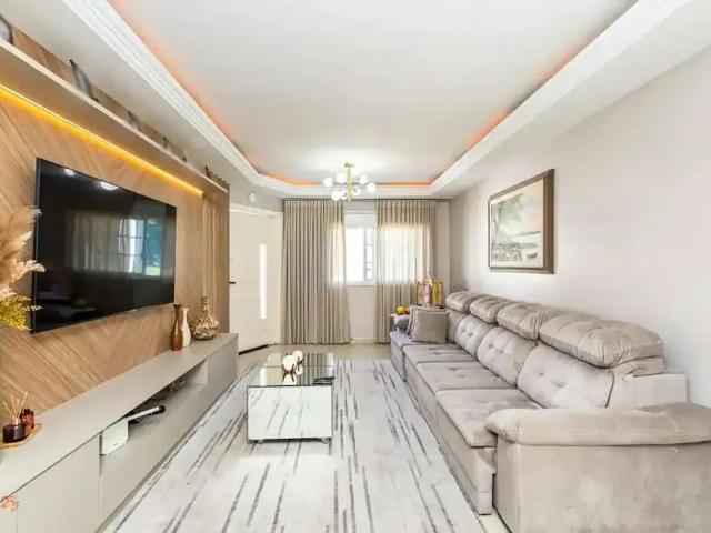 Casa / Sobrado para Venda em Curitiba/PR Novo Mundo 4 Quartos