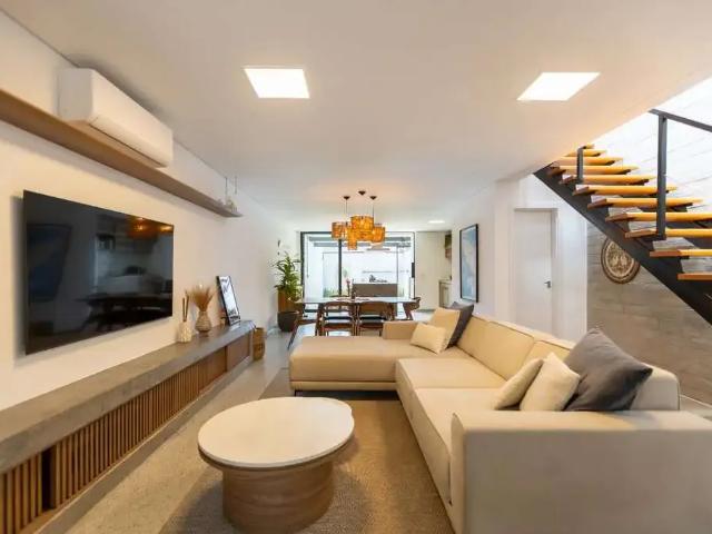 Casa / Sobrado para Venda em Curitiba/PR Água Verde 3 Quartos