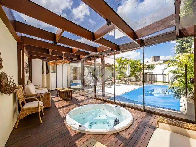 Casa / Sobrado para Venda em Curitiba/PR Ahú 4 Quartos