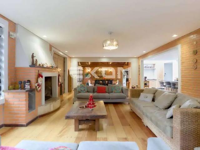Casa / Sobrado para Venda em Curitiba/PR Cascatinha 4 Quartos