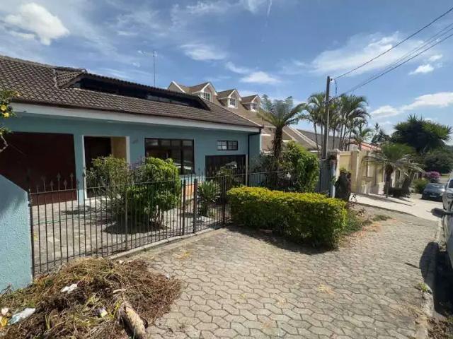Casa / Sobrado para Venda em Curitiba/PR Capão Raso 6 Quartos