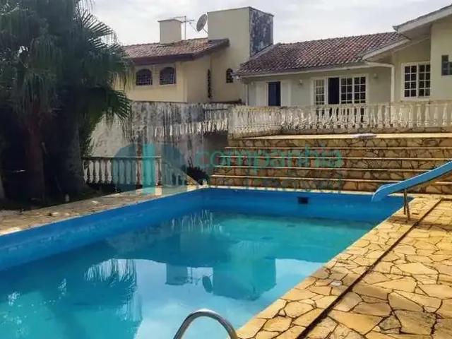 Casa / Sobrado para Venda em Curitiba/PR Guabirotuba 5 Quartos