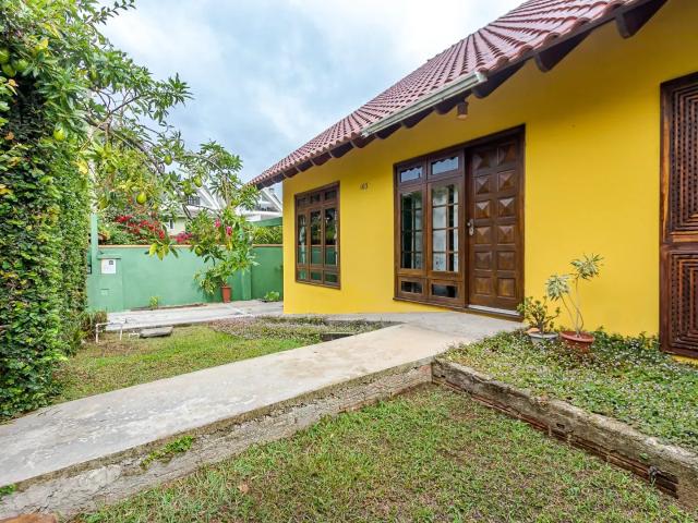 Casa / Sobrado para Venda em Curitiba/PR Guabirotuba 5 Quartos