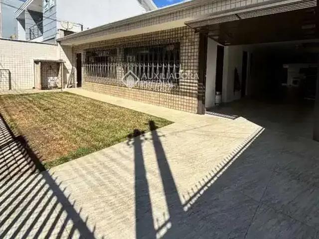 Casa / Sobrado para Venda em Curitiba/PR Pinheirinho 3 Quartos