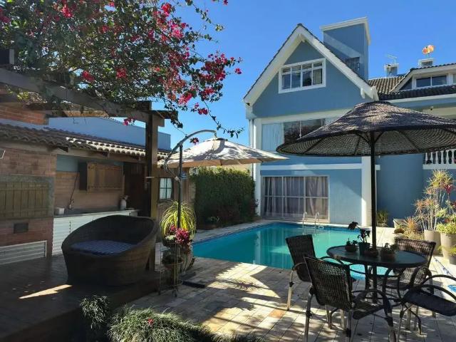 Casa / Sobrado para Venda em Curitiba/PR Portão 5 Quartos