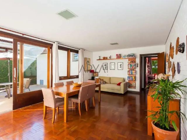 Casa / Sobrado para Venda em Curitiba/PR São Lourenço 4 Quartos