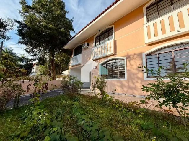 Casa / Sobrado para Venda em Curitiba/PR Seminário 5 Quartos