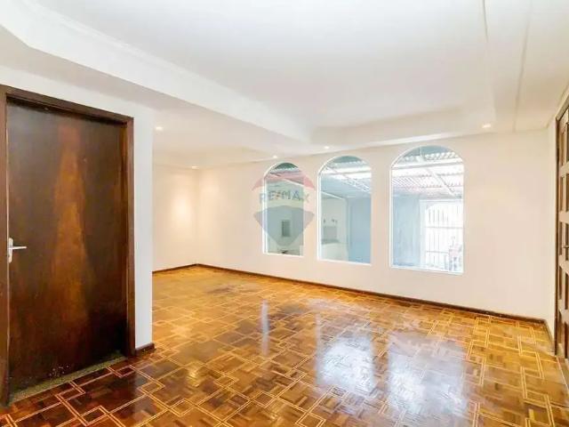 Casa / Sobrado para Venda em Curitiba/PR Seminário 3 Quartos