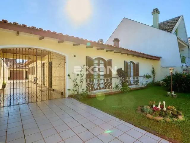 Casa / Sobrado para Venda em Curitiba/PR Tarumã 3 Quartos
