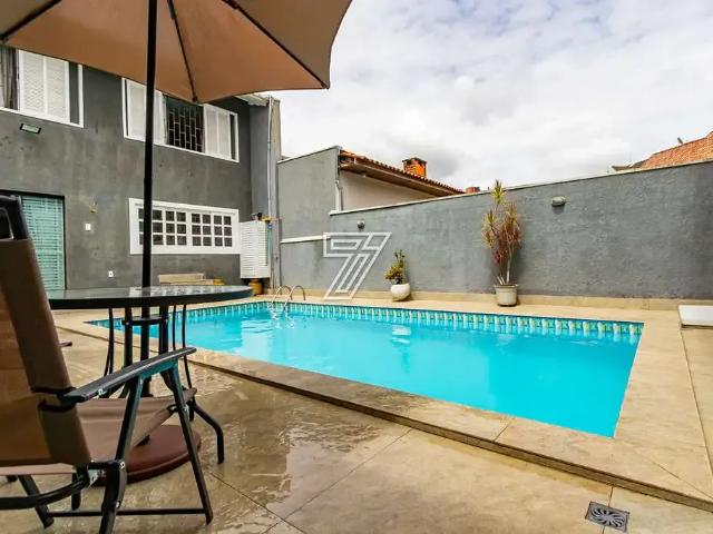 Casa / Sobrado para Venda em Curitiba/PR Tarumã 3 Quartos