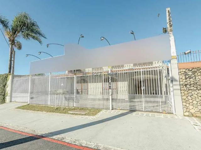 Casa / Sobrado para Venda em Curitiba/PR Tarumã 5 Quartos