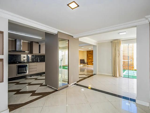 Casa / Sobrado para Venda em Curitiba/PR Tingui 4 Quartos