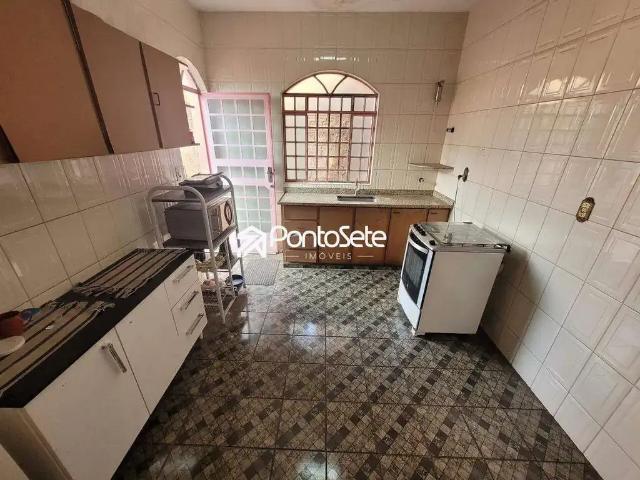 Casa / Sobrado para Venda em Divinópolis/MG Nações 3 Quartos