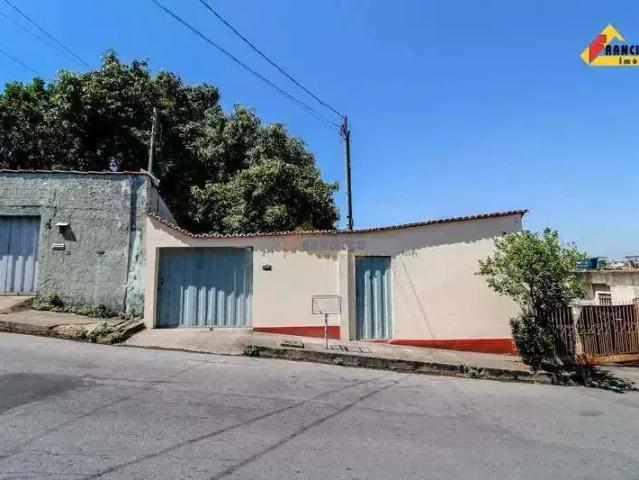 Casa / Sobrado para Venda em Divinópolis/MG Niterói 6 Quartos
