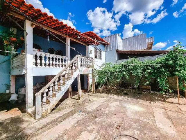 Casa / Sobrado para Venda em Divinópolis/MG Nova Holanda 2 Quartos
