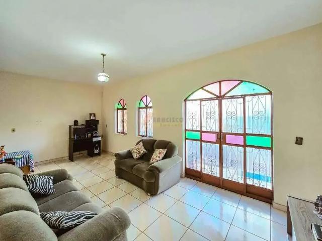 Casa / Sobrado para Venda em Divinópolis/MG Bom Pastor 3 Quartos
