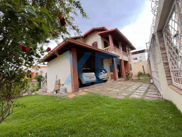 Casa / Sobrado para Venda em Divinópolis/MG Centro 4 Quartos