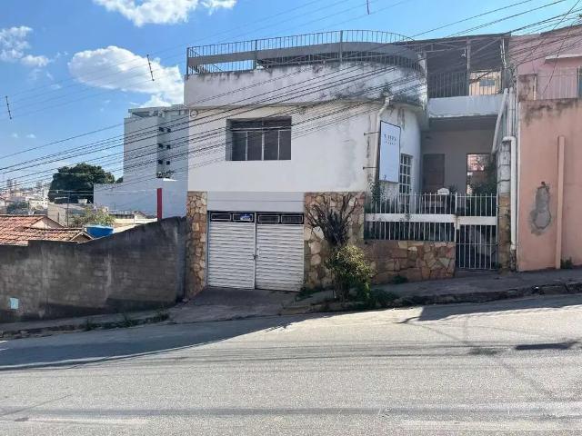 Casa / Sobrado para Venda em Divinópolis/MG Centro 5 Quartos