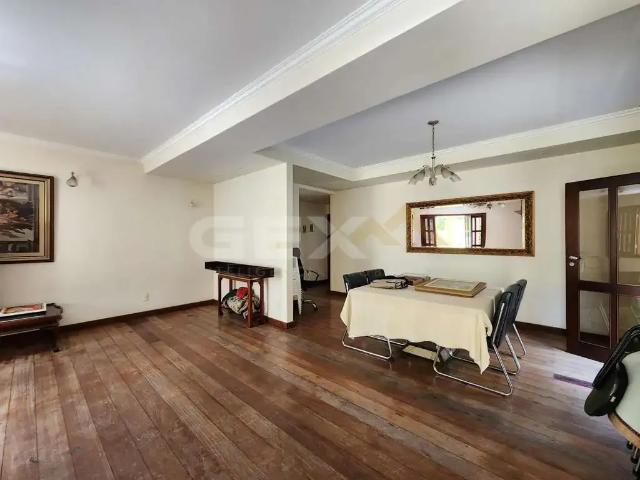 Casa / Sobrado para Venda em Divinópolis/MG Centro 5 Quartos