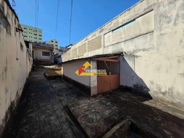 Casa / Sobrado para Venda em Divinópolis/MG Centro 3 Quartos